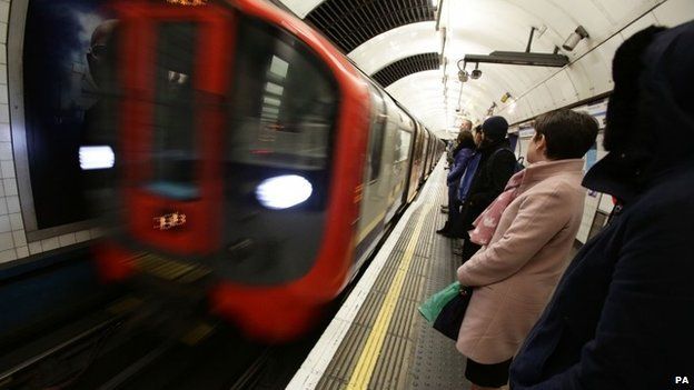 Summer Tube delays fall by 20%, according to TfL - BBC News