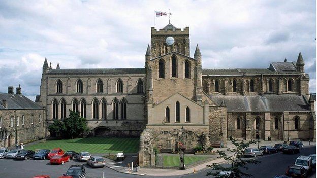 Hexham Abbey £3m makeover complete - BBC News