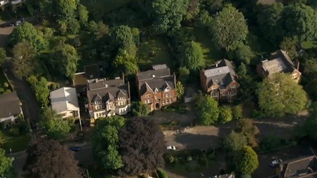 Reality TV houses: The Apprentice v The X Factor - BBC News