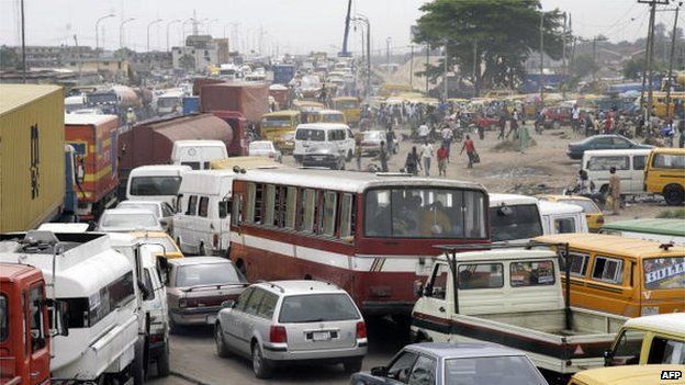 Nigerian motorists back Lagos car horn-free day - BBC News