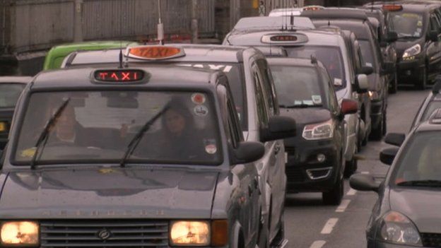 Alan Henning: Plymouth taxi drivers' remembrance convoy - BBC News