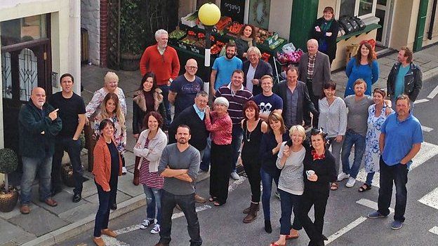Welsh language soap opera Pobol y Cwm celebrates 40 years - BBC News