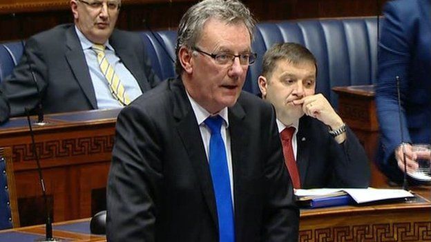 Mike Nesbitt hopes for unionist pact talks with Peter Robinson - BBC News