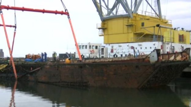D-Day landing craft raised from dock - BBC News