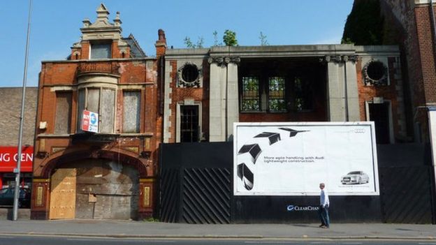 Exhibition marks anniversary of bombing of Hull cinema - BBC News