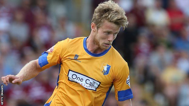Mansfield Town forward Alex Fisher dislocates shoulder - BBC Sport