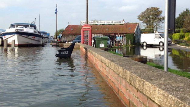 Trains disrupted between Norwich and Lowestoft due to flooding - BBC News