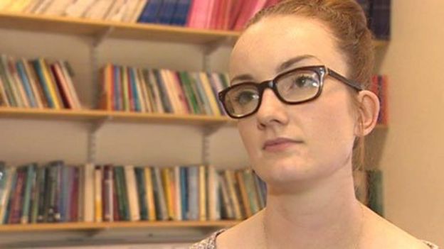 Bilingual pupils not top of class but not bottom either - BBC News