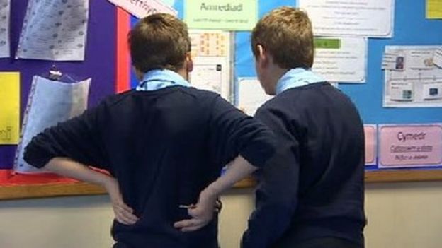 Welsh-medium plan for Newport's Duffryn High School - BBC News