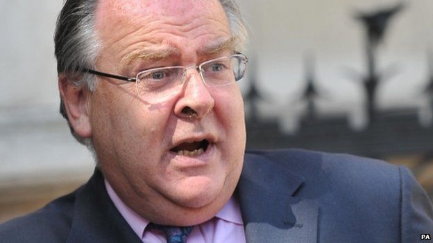 Apples helped me lose 5st, says Labour's Lord Falconer - BBC News