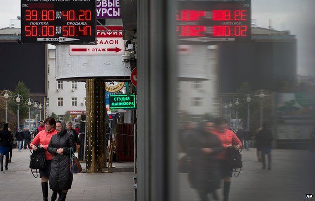 Russia in grim go-it-alone mood as sanctions bite - BBC News