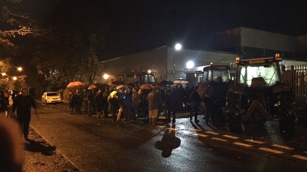 Milk price protests: 'Hundreds' gather at Adams Food in Leek - BBC News