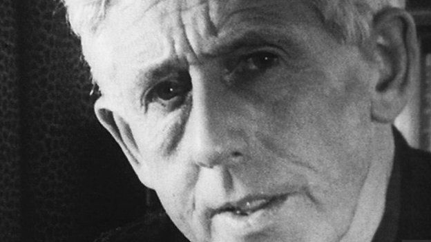 Plaque honours Swansea's second poet, Vernon Watkins - BBC News