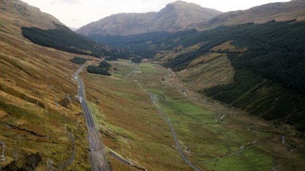 Efforts to clear 2,000-tonne Rest and Be Thankful landslide - BBC News