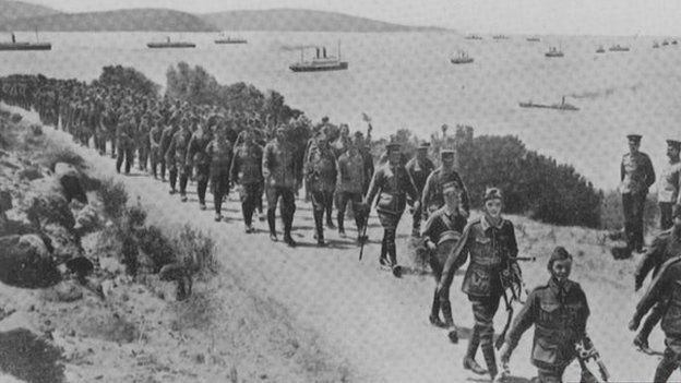 Anzac centenary: Australia marks soldiers' WW1 departure - BBC News