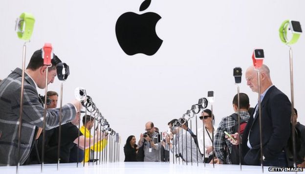 Fashion challenge for Apple design guru Jony Ive - BBC News