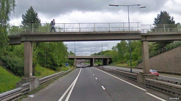 Pregnant woman hurt by stone-smashed windscreen on M67 motorway - BBC News