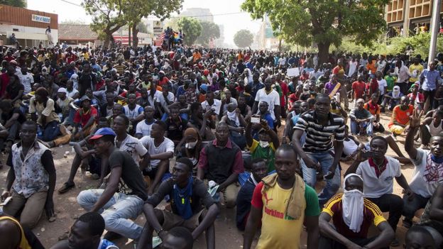 In pictures: Political violence hits Burkina Faso - BBC News