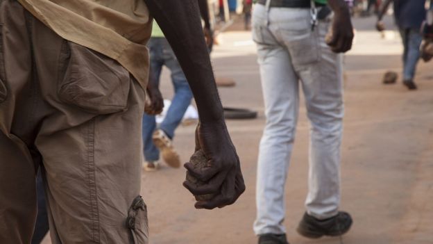 In pictures: Political violence hits Burkina Faso - BBC News
