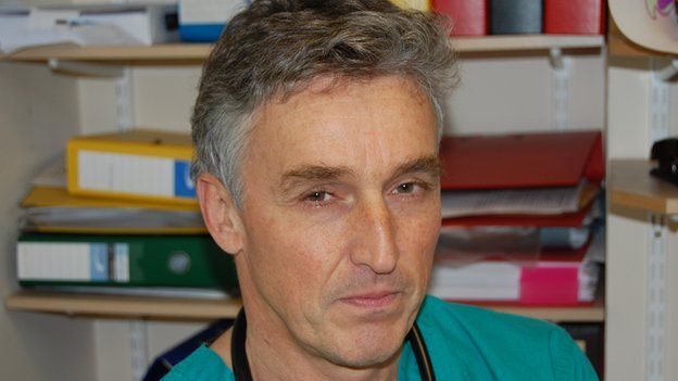 Guernsey doctors' licence renewals deferred - BBC News