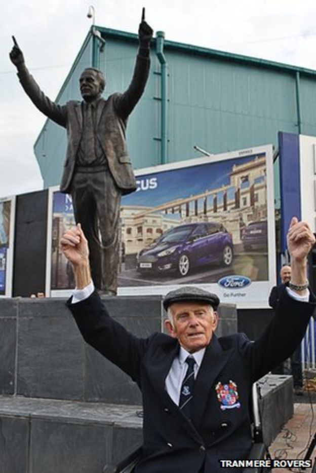 Johnny King: Statue unveiled for Tranmere manager - BBC News