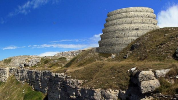 Portland stone circle unveiled as homage to environment - BBC News