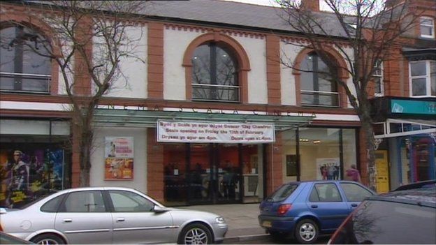 Prestatyn's Scala set to lose council cash help - BBC News