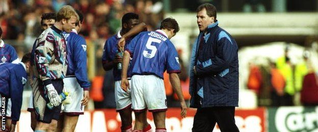 Artificial pitches: 'One goal-kick bounced over the crossbar' - BBC Sport