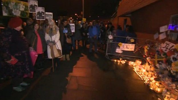 Vigil seeks truth over death after Luton police custody - BBC News