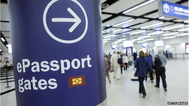 New EU migrants add £5bn to UK, report says - BBC News