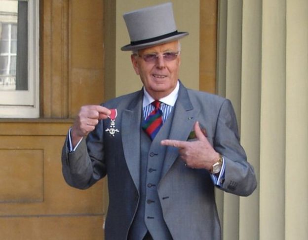 Holiday resort boss Brian Potter dies aged 73 - BBC News