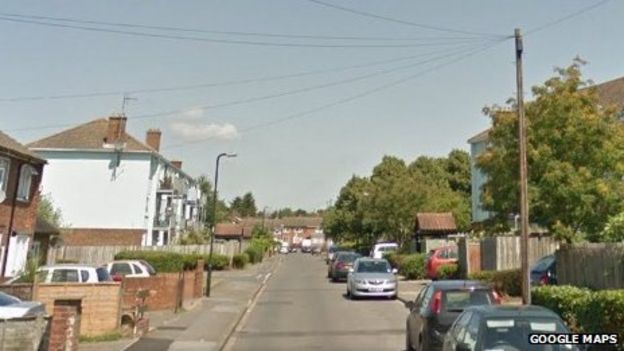 Arrest in stab and dog-bite attack on Britwell Estate, Slough - BBC News