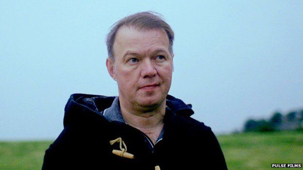 Edwyn Collins film screening a 'thank you' to Helmsdale - BBC News