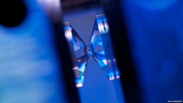 Crystal beauty: Illuminating the structure of matter - BBC News