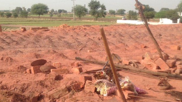 Pakistan Christian community living in fear after mob killings - BBC News