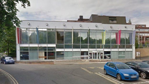 Falkirk Council urged to do more to achieve £46m cuts - BBC News