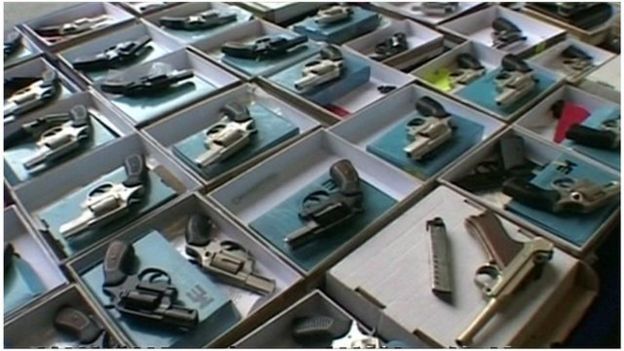 London gun amnesty sees 350 weapons handed in to Met Police - BBC News