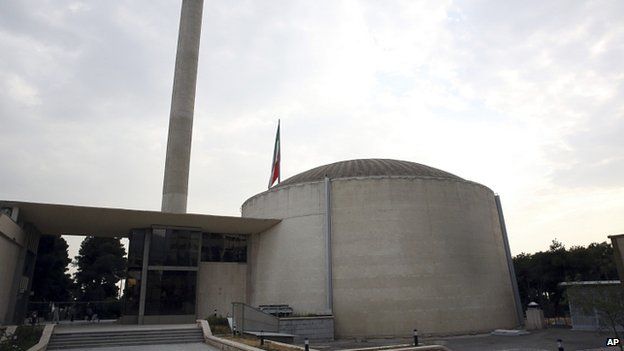 Iran nuclear crisis: Oman hosts talks as deadline nears - BBC News