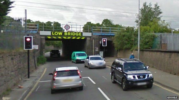 Low bridge in Grantham struck 15 times is reinforced - BBC News