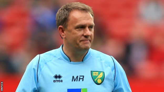 Norwich City sack first-team coach Mark Robson - BBC Sport