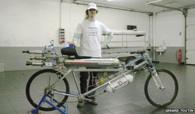 Rocket bicycle sets 207mph speed record - BBC News