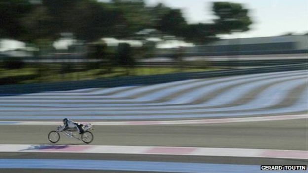 Rocket bicycle sets 207mph speed record - BBC News