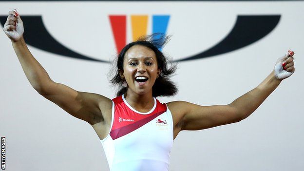 Zoe Smith lifts personal best in the snatch to win British title - BBC ...