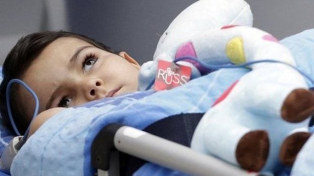 Ashya King: Southampton hospital staff criticise parents - BBC News