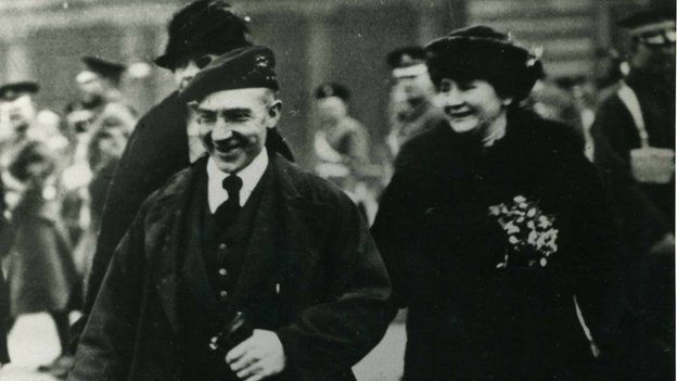 World War One at Home: How Harry Lauder's war tragedy spurred him on ...