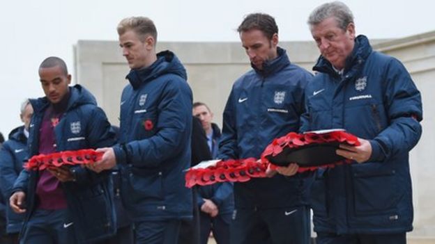 WW1 Christmas truce marked in army football teams match - BBC News