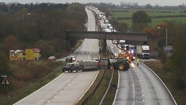 Five cows die after Nottinghamshire A46 tractor crash - BBC News