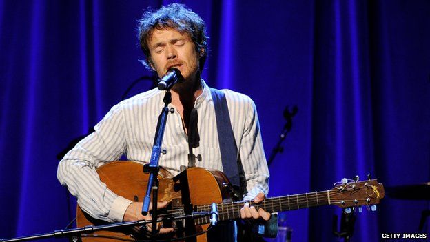 Damien Rice: Back in the spotlight - BBC News