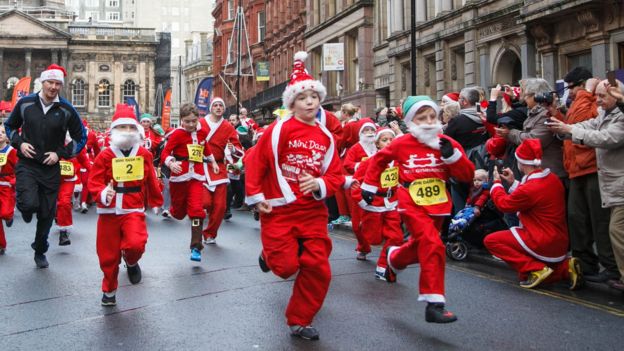 Liverpool's Santa Dash: Thousands run to help secure world title - BBC News
