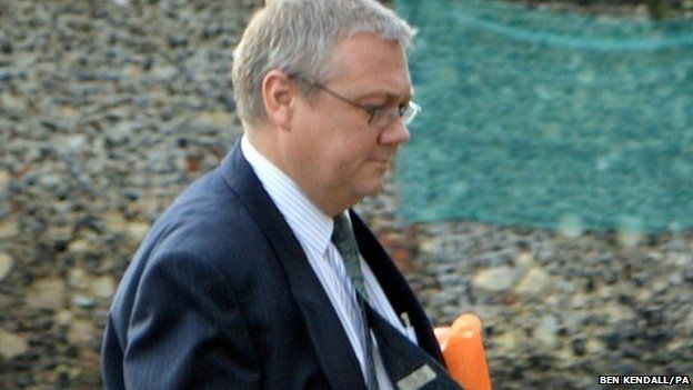 Pilot Ian Jennings admits flying while over drink limit - BBC News